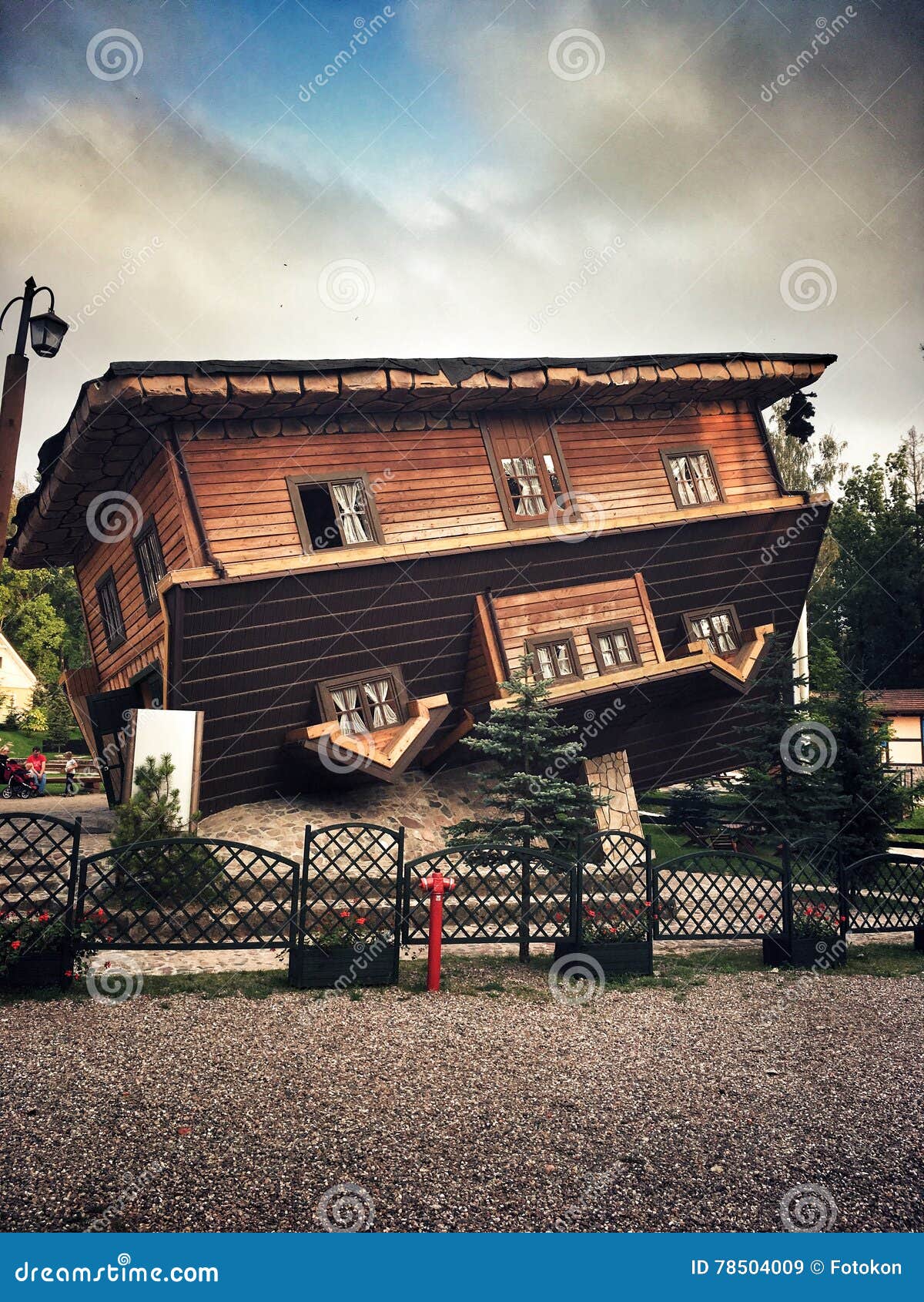 Parque en Szymbark imagen de archivo editorial. Imagen de ascendente ...