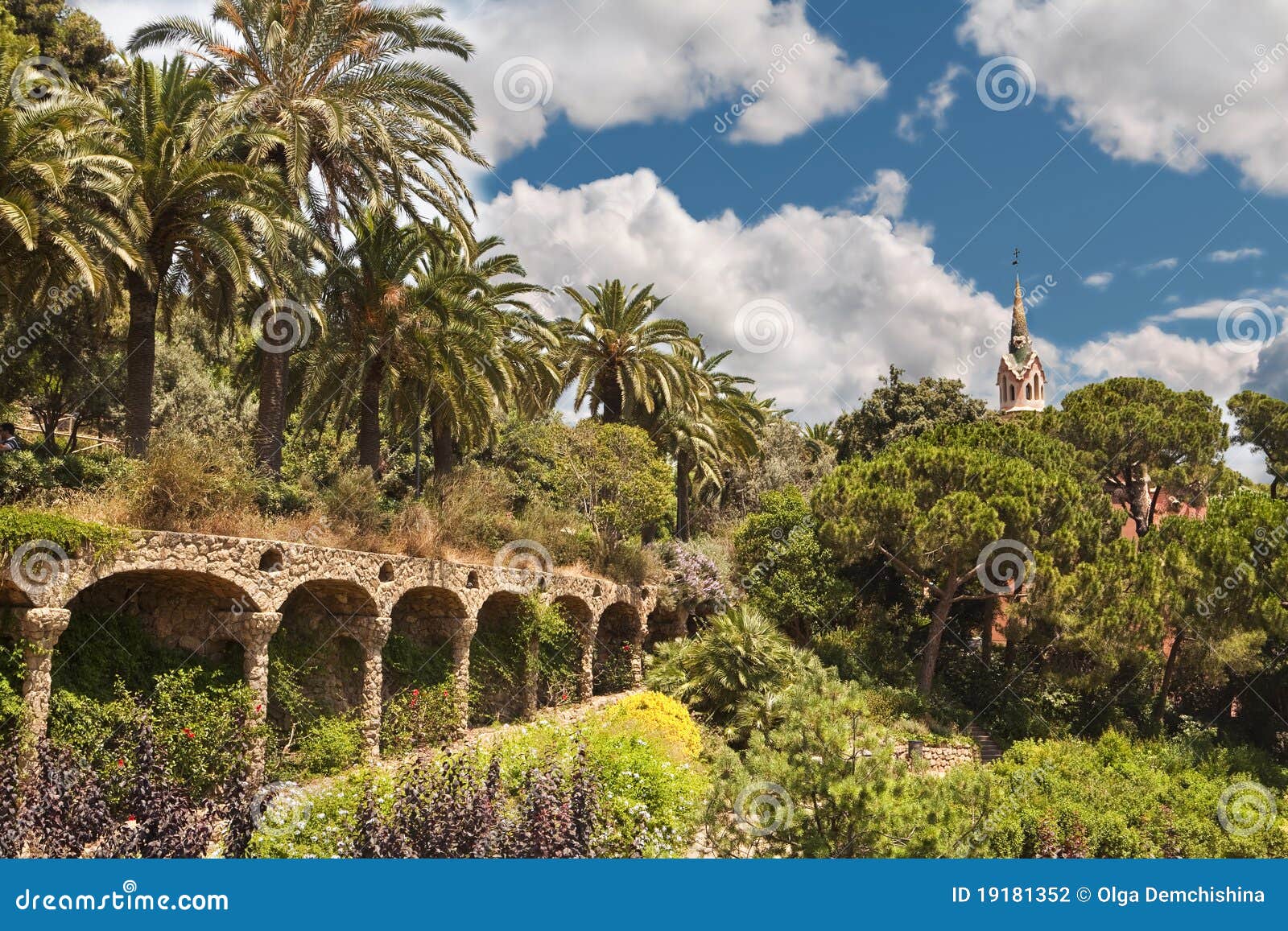 Parque famoso Gaudi foto de archivo. Imagen de barcelona - 19181352