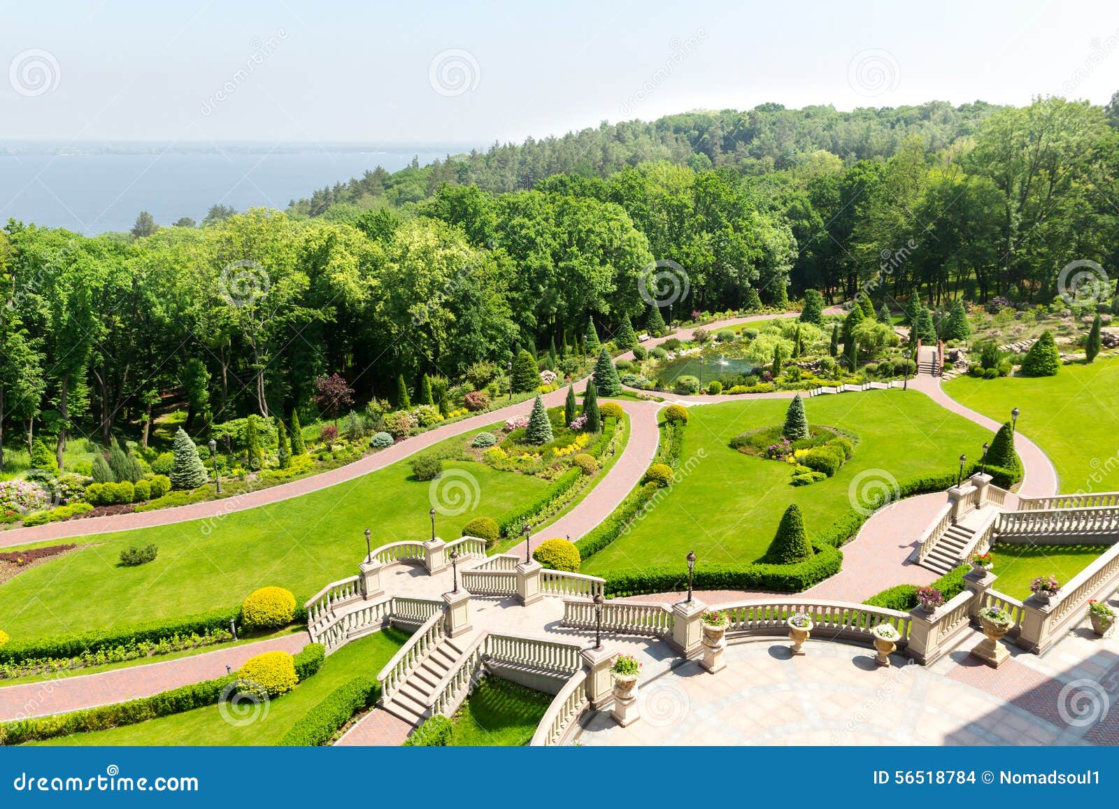 Parque moderno foto de archivo. Imagen de campo, calzada - 56518784