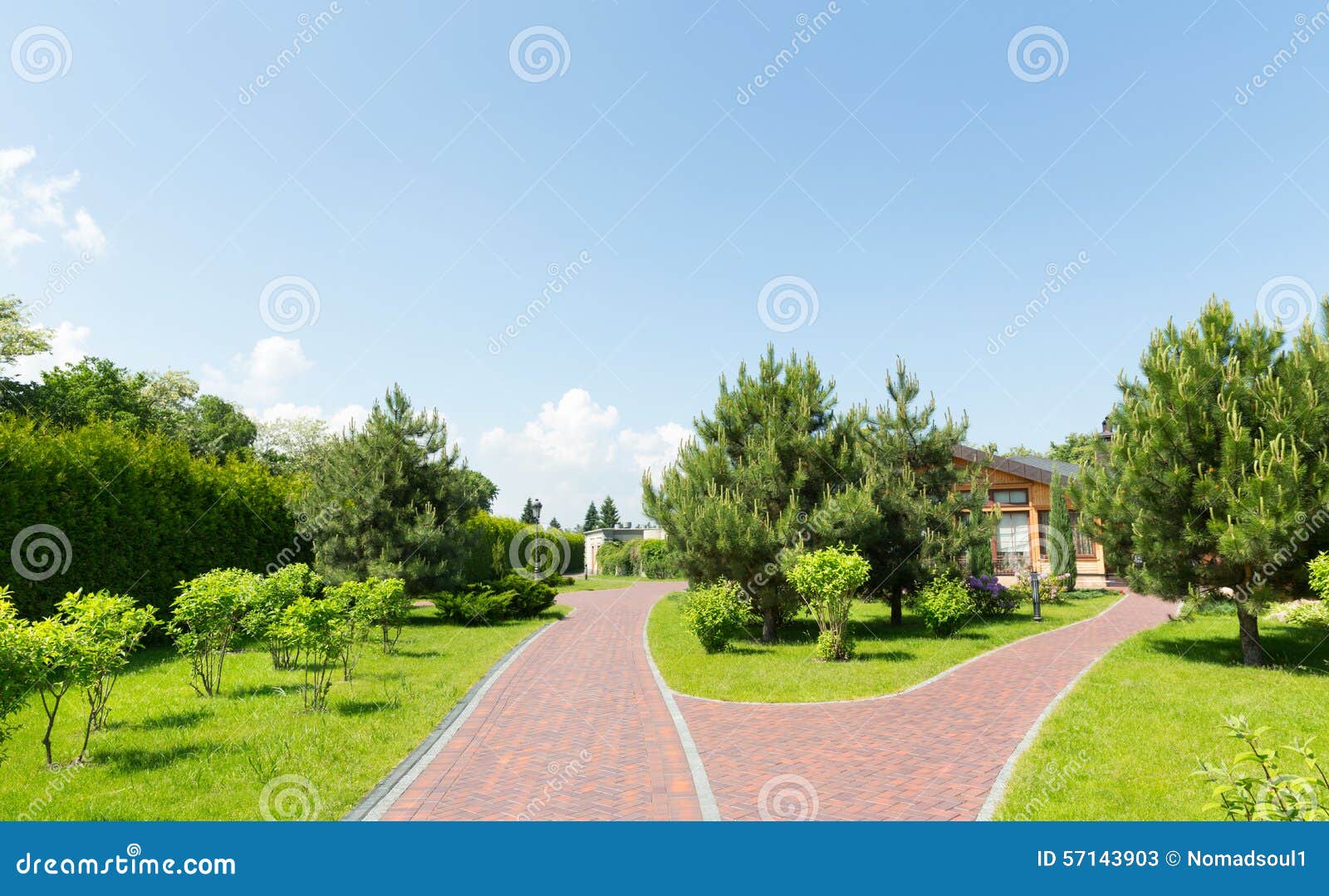 Parque moderno imagen de archivo. Imagen de privado, arbusto - 57143903