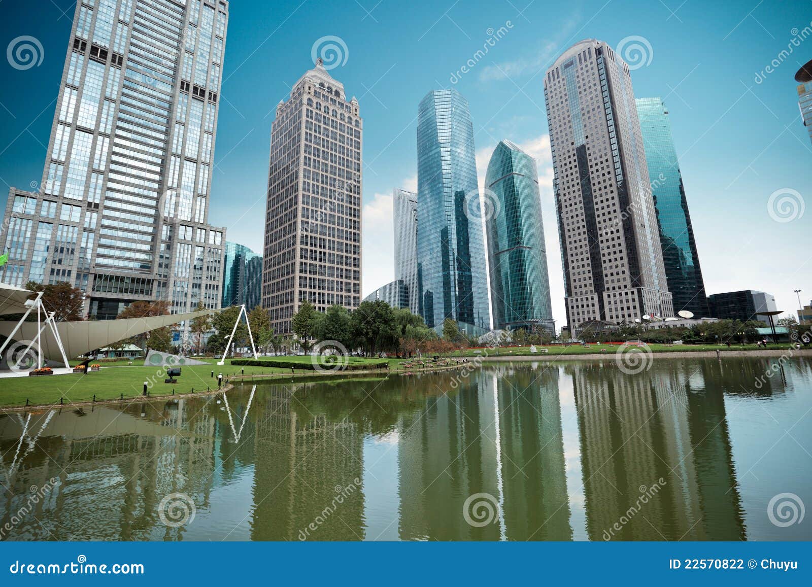 Parque Moderno Del Greenbelt En Shangai Foto de archivo - Imagen de ...