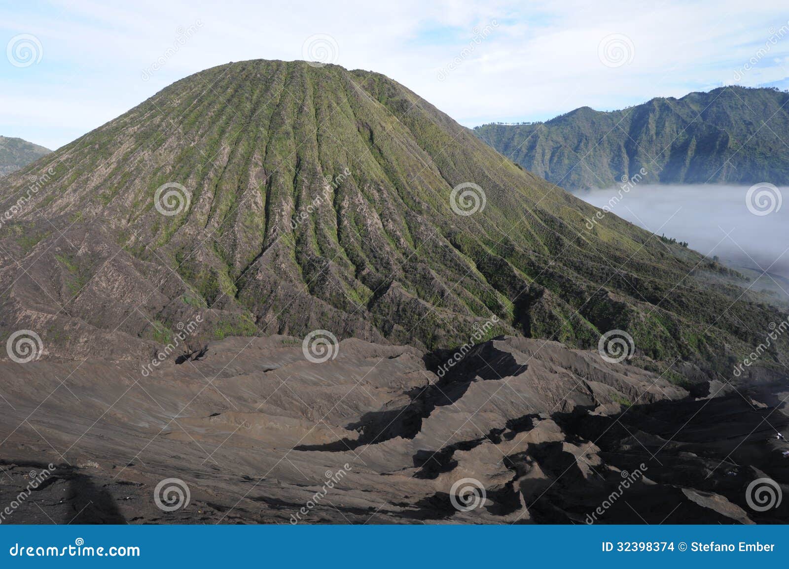 Parque Nacional De Bromo-Tengger-Semeru Na Ilha De Java Foto de Stock ...