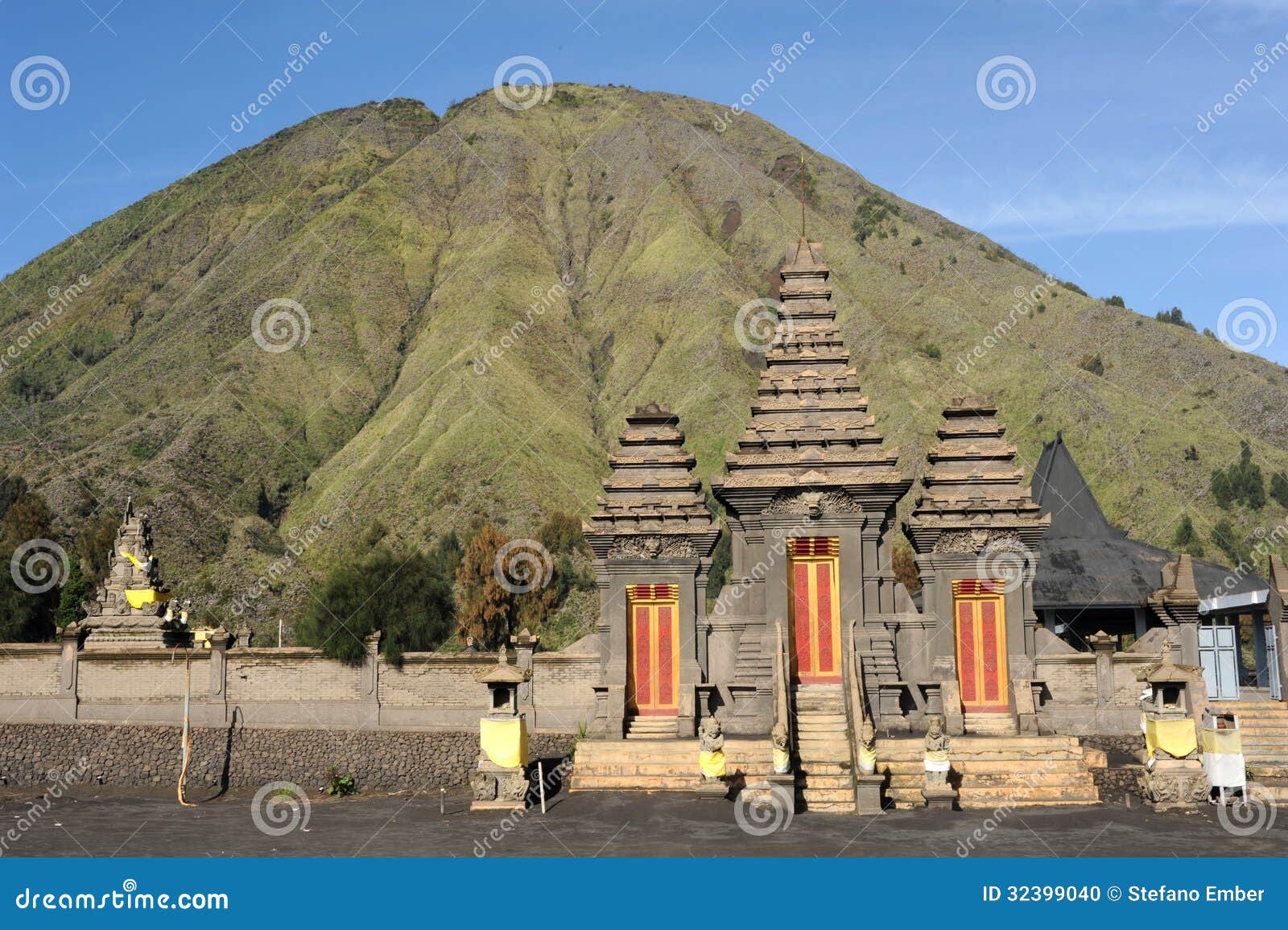 Parque Nacional De Bromo-Tengger-Semeru Na Ilha De Java Foto de Stock ...