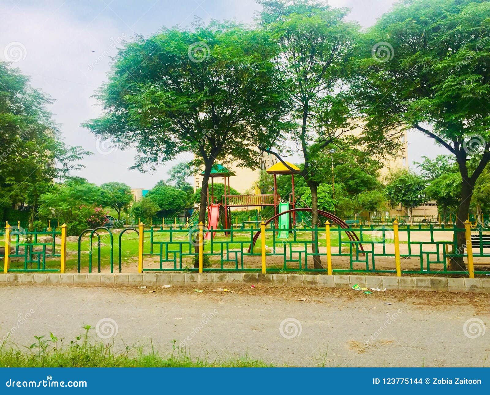 Parque pequeno foto de stock. Imagem de jogo, bonito - 123775144