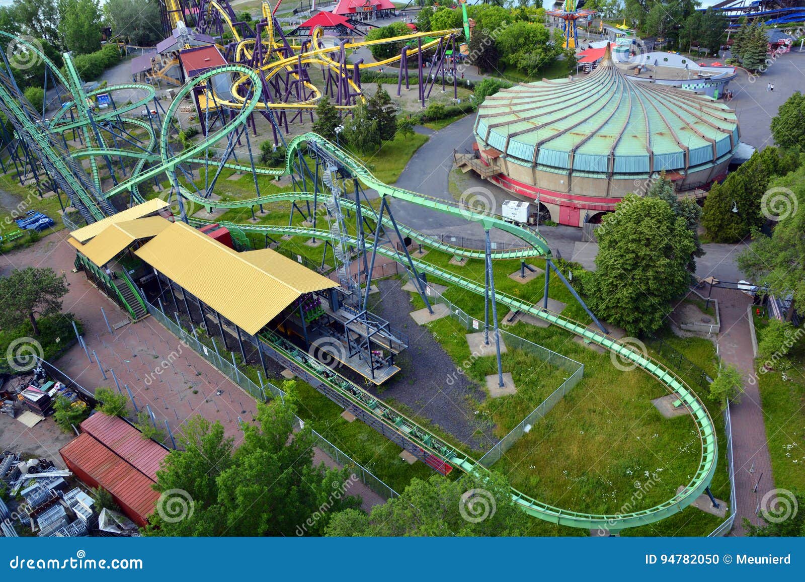 Parque Redondo Do Iamusement De Ronde Do La Imagem Editorial - Imagem ...