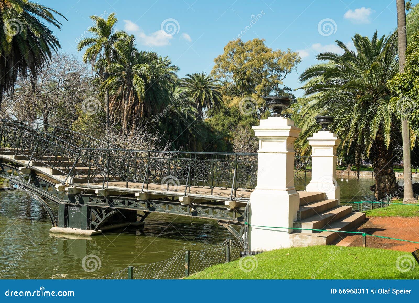Parques de Buenos Aires imagen de archivo. Imagen de exuberante - 66968311
