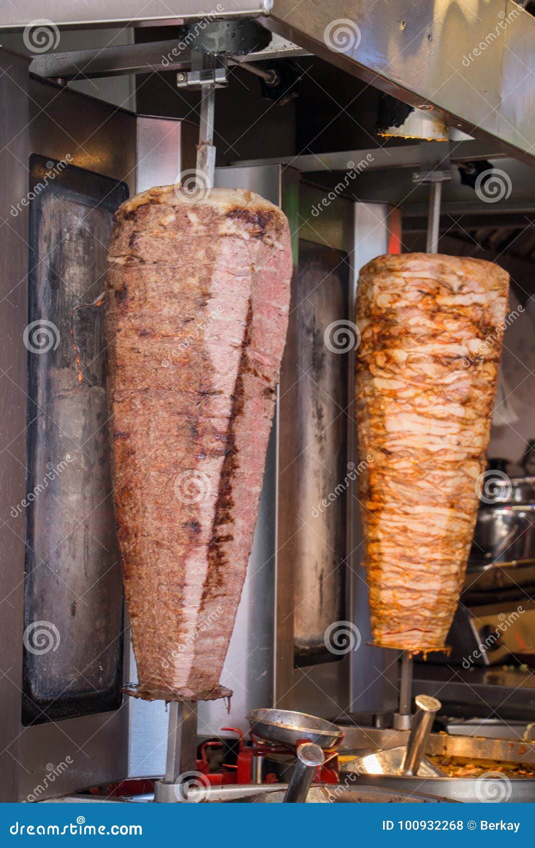 Parrilla Tradicional Del Kebab De Doner Del Turco Foto de archivo ...