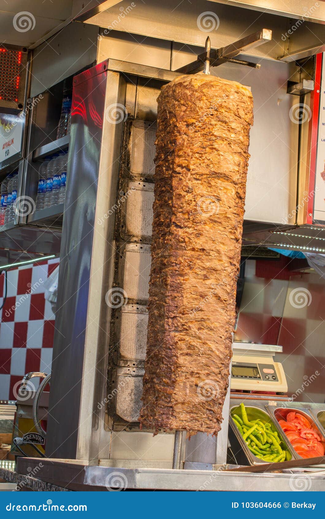 Parrilla Tradicional Del Kebab De Doner Del Turco Foto editorial ...