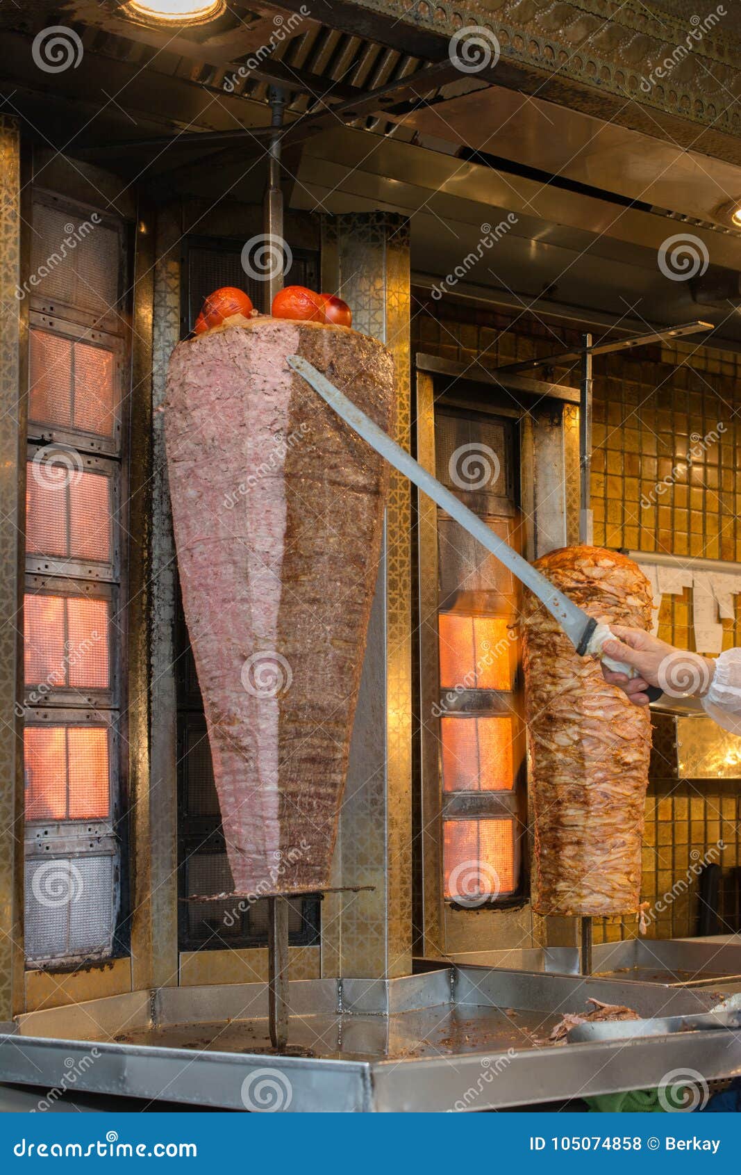 Parrilla Tradicional Del Kebab De Doner Del Turco Foto de archivo ...