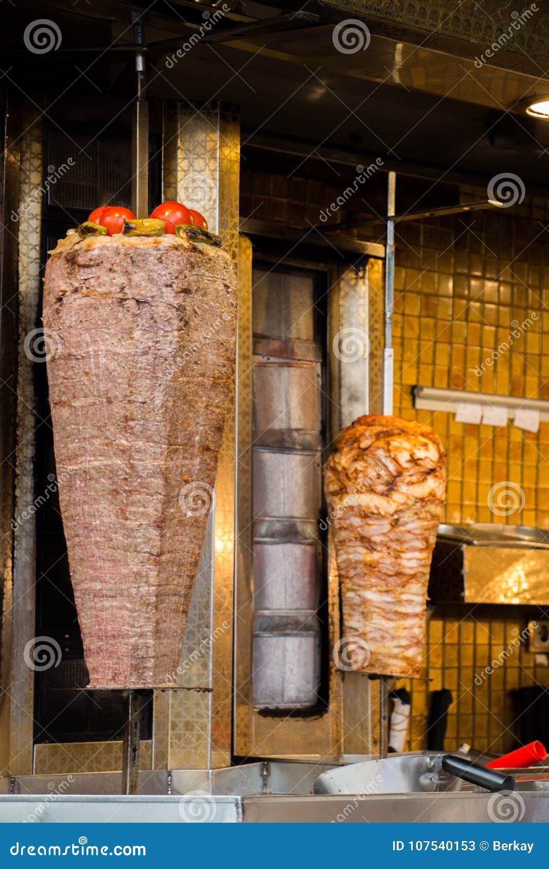Parrilla Tradicional Del Kebab De Doner Del Turco Imagen de archivo ...