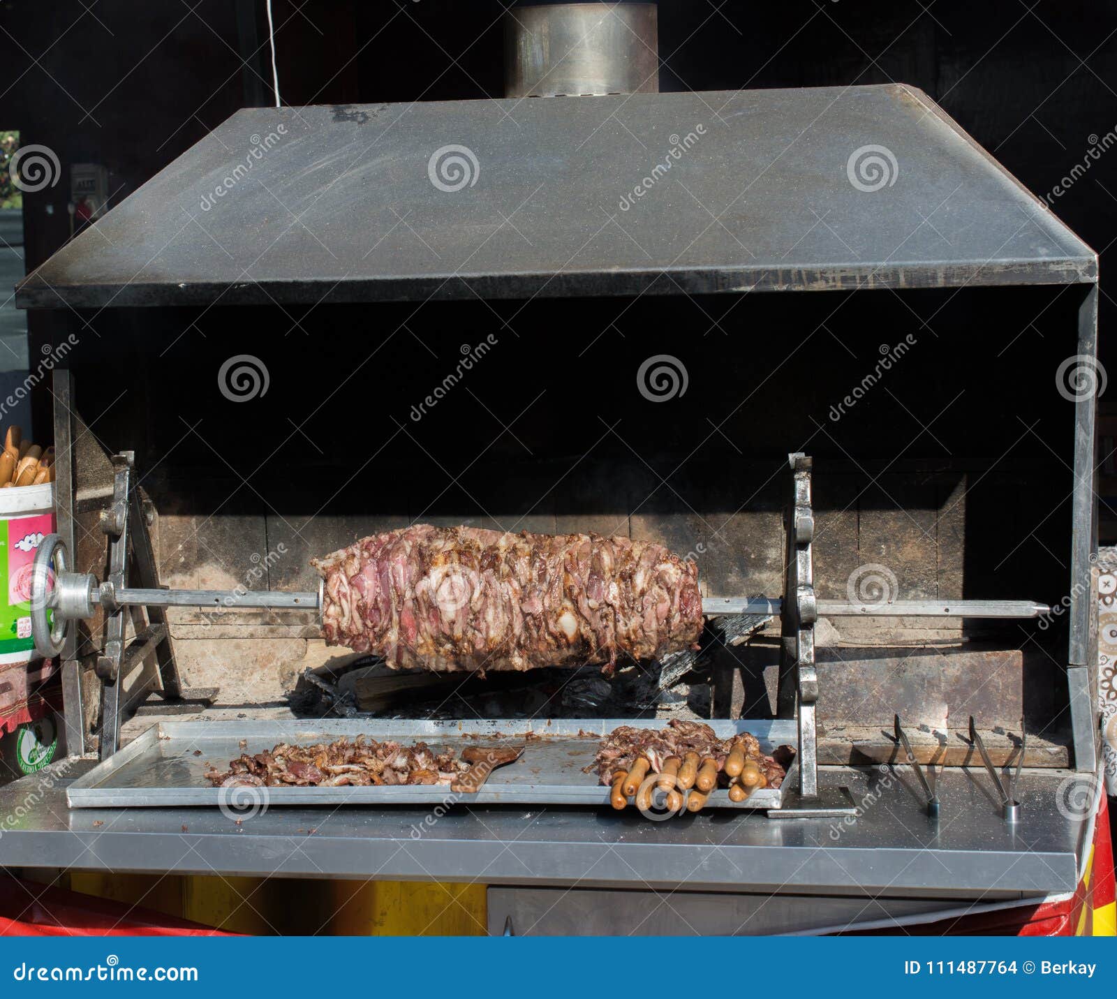 Parrilla Tradicional Del Kebab De Doner Del Turco Foto de archivo ...