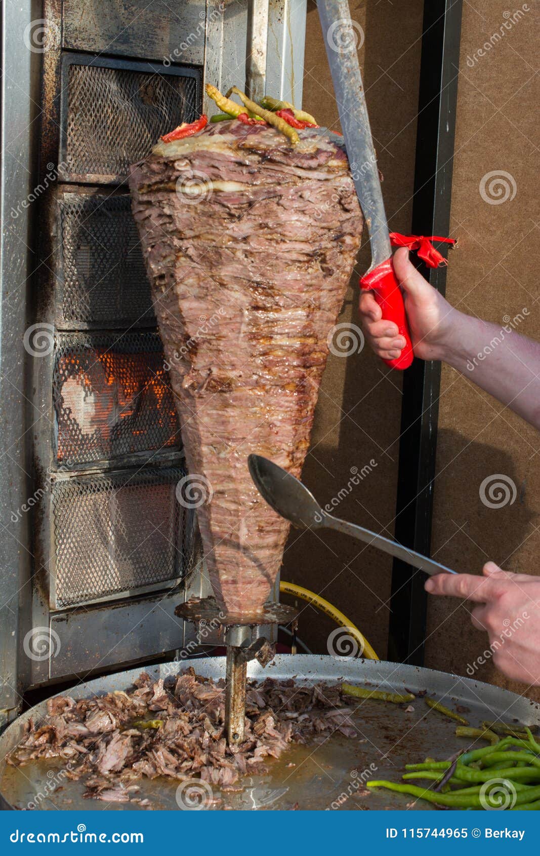 Parrilla Tradicional Del Kebab De Doner Del Turco Imagen de archivo ...