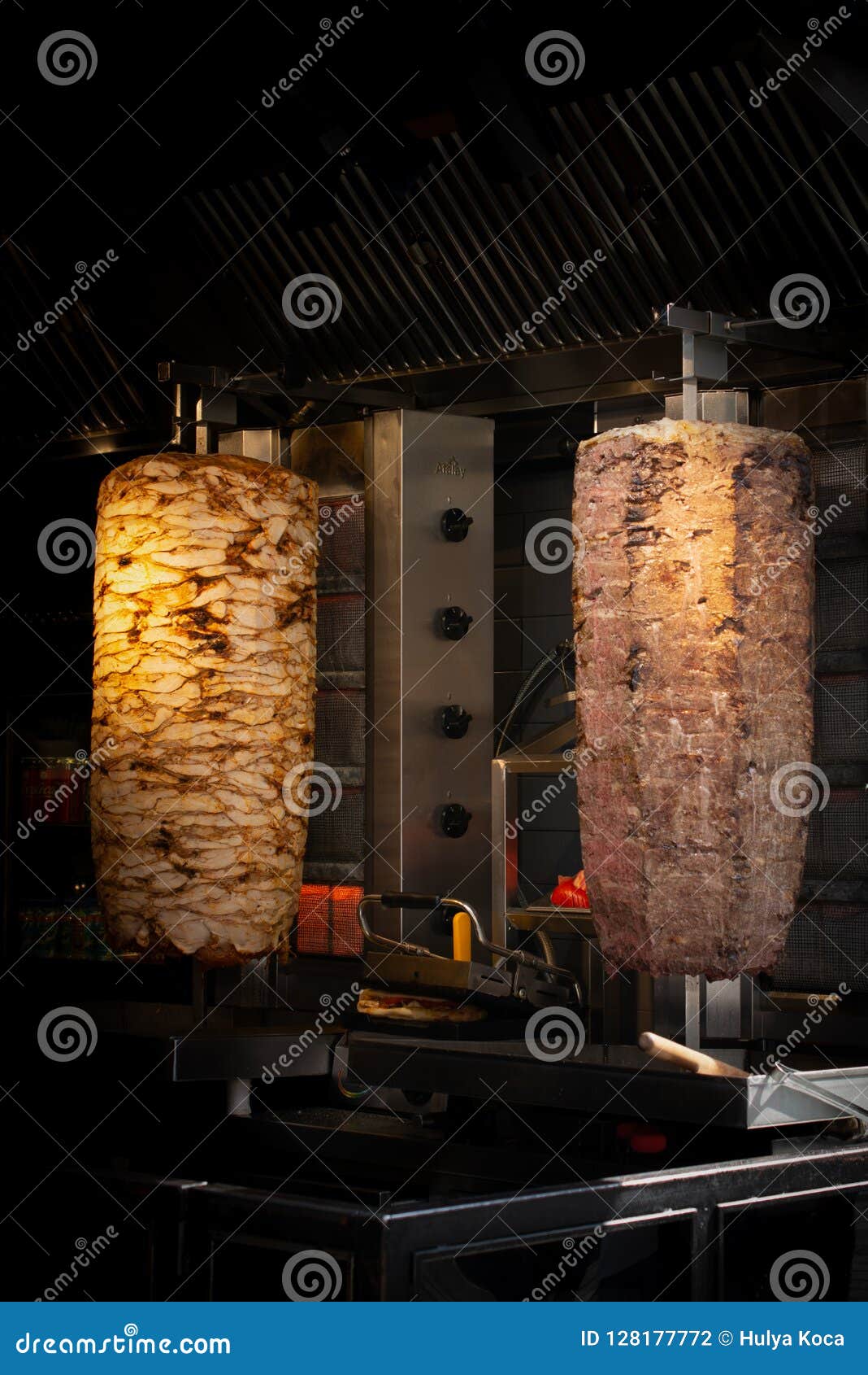 Parrilla Tradicional Del Kebab De Doner Del Turco Foto de archivo ...