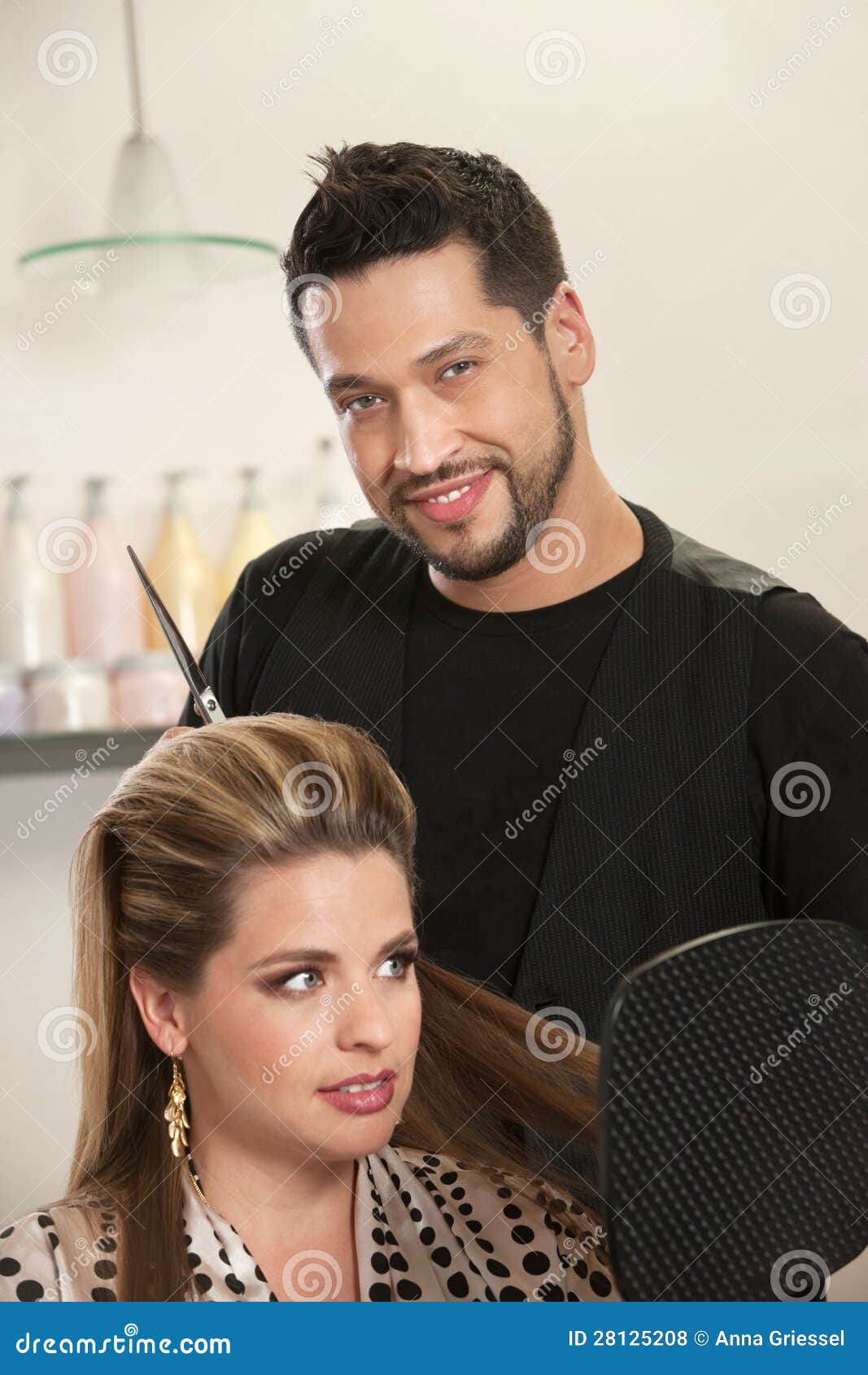 Parrucchiere Maschio Bello Con Il Cliente Fotografia Stock - Immagine ...