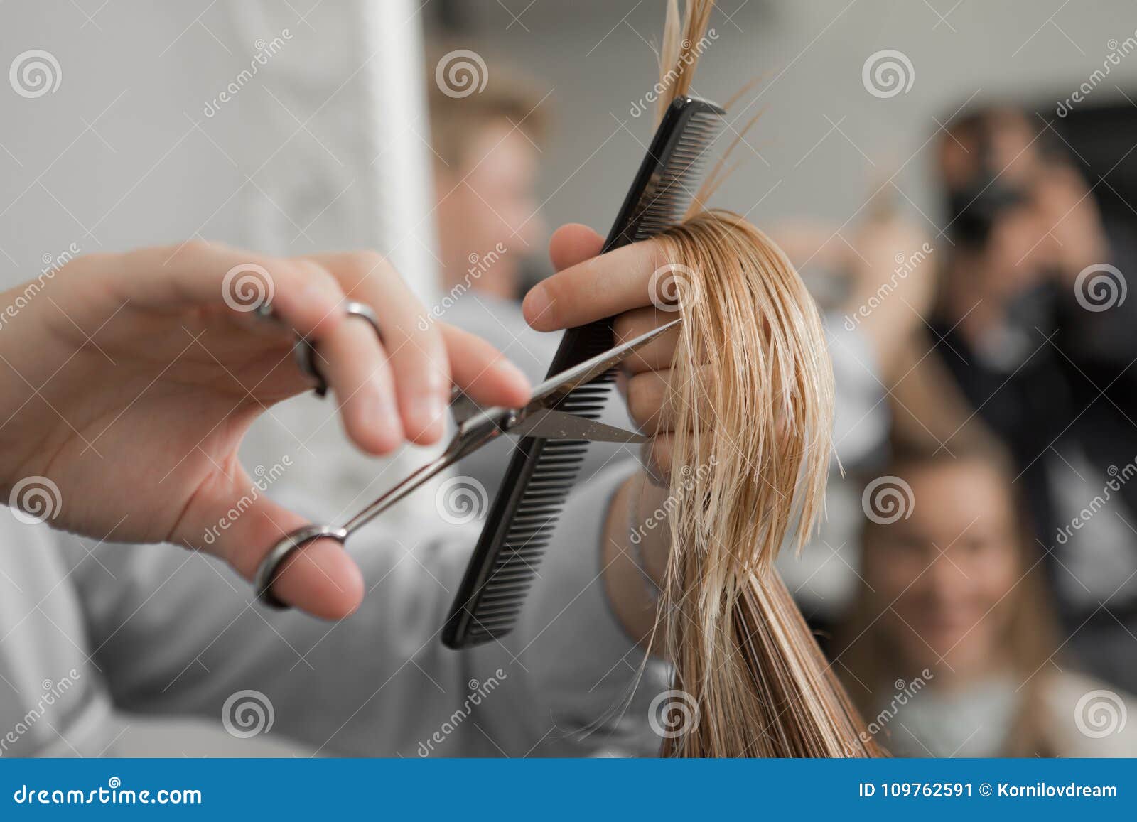 Parrucchiere Professionista Nel Lavoro Immagine Stock - Immagine di ...