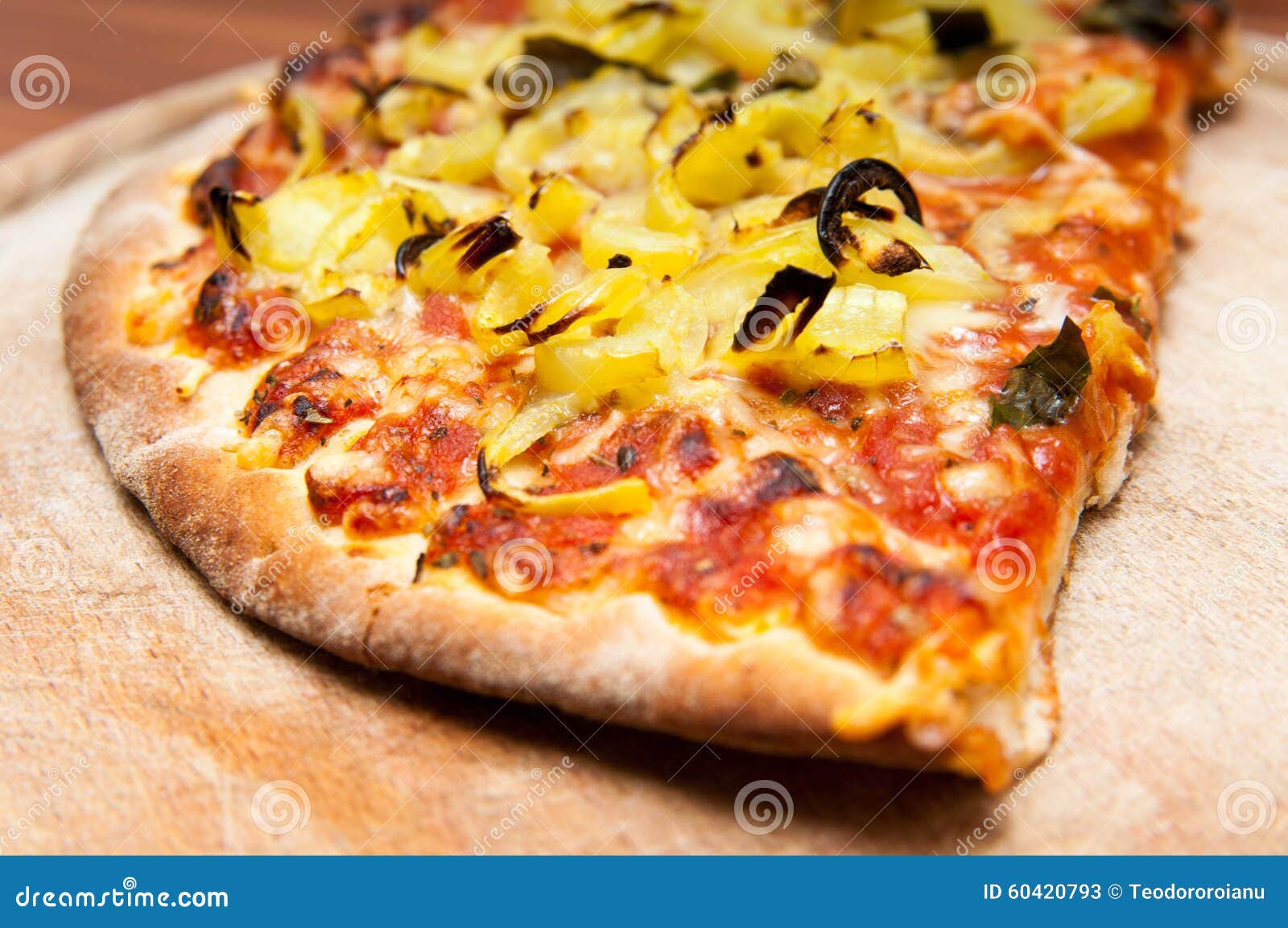 Part de pizza image stock. Image du prise, déjeuner, pizza - 60420793