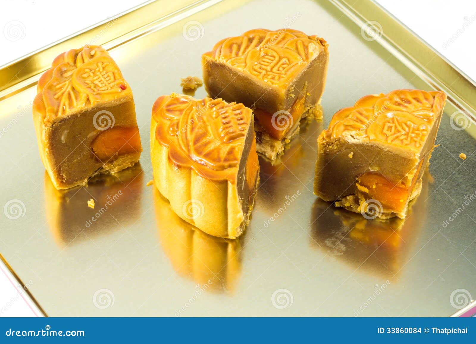 Parte de bolo da lua foto de stock. Imagem de médio, delicioso - 33860084
