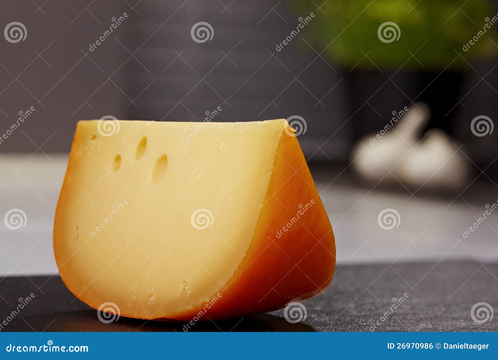 Parte del formaggio Gouda fotografia stock. Immagine di blocco - 26970986