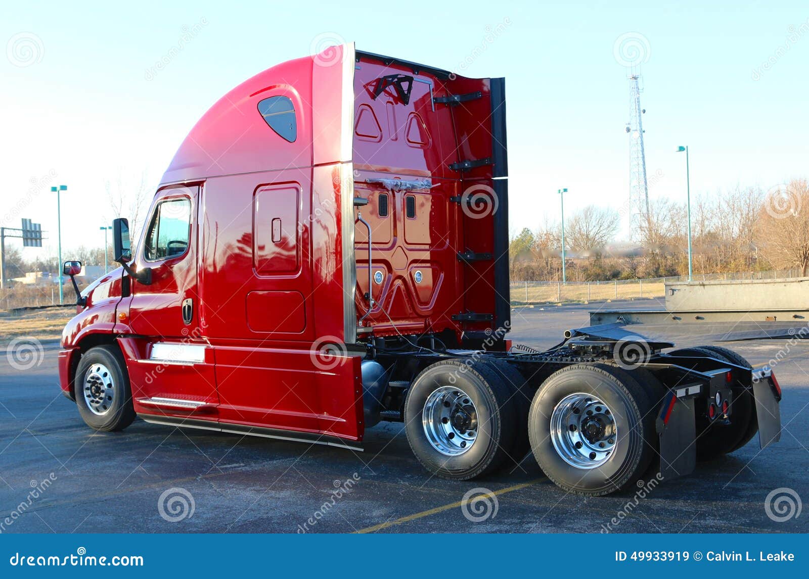 Parte Posterior Del Tractor Remolque Rojo a Estrenar Imagen de archivo ...