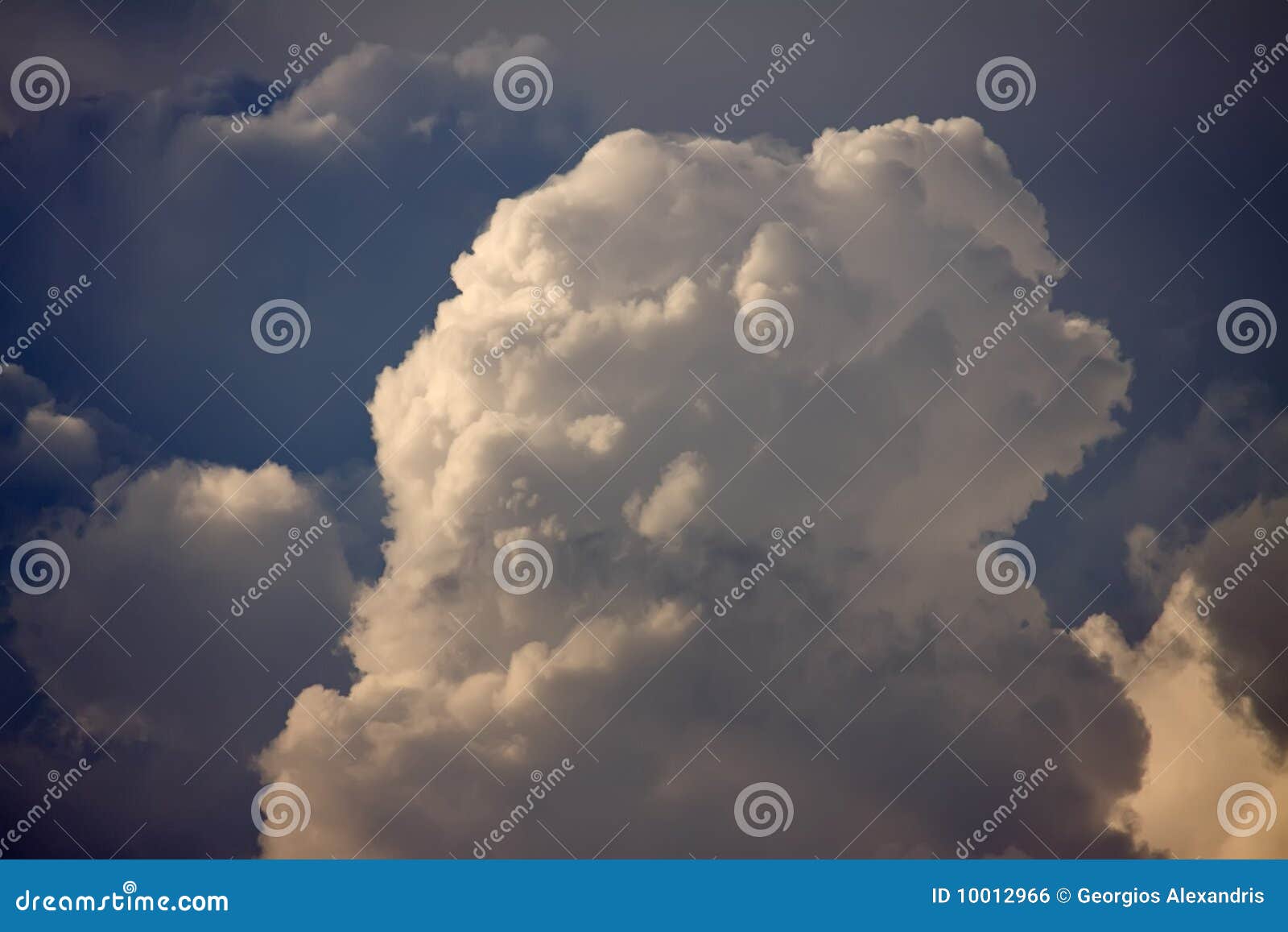 Parte Superiore Di Nube Del Cumulo Fotografia Stock - Immagine di ...