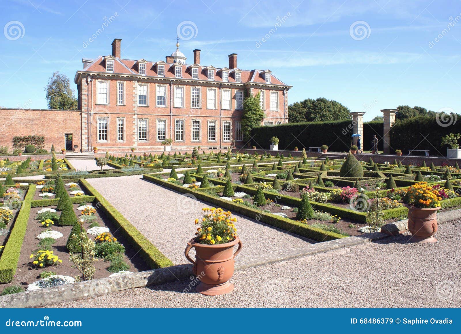 Parterre stock image. Image of scenic, view, design, urns - 68486379