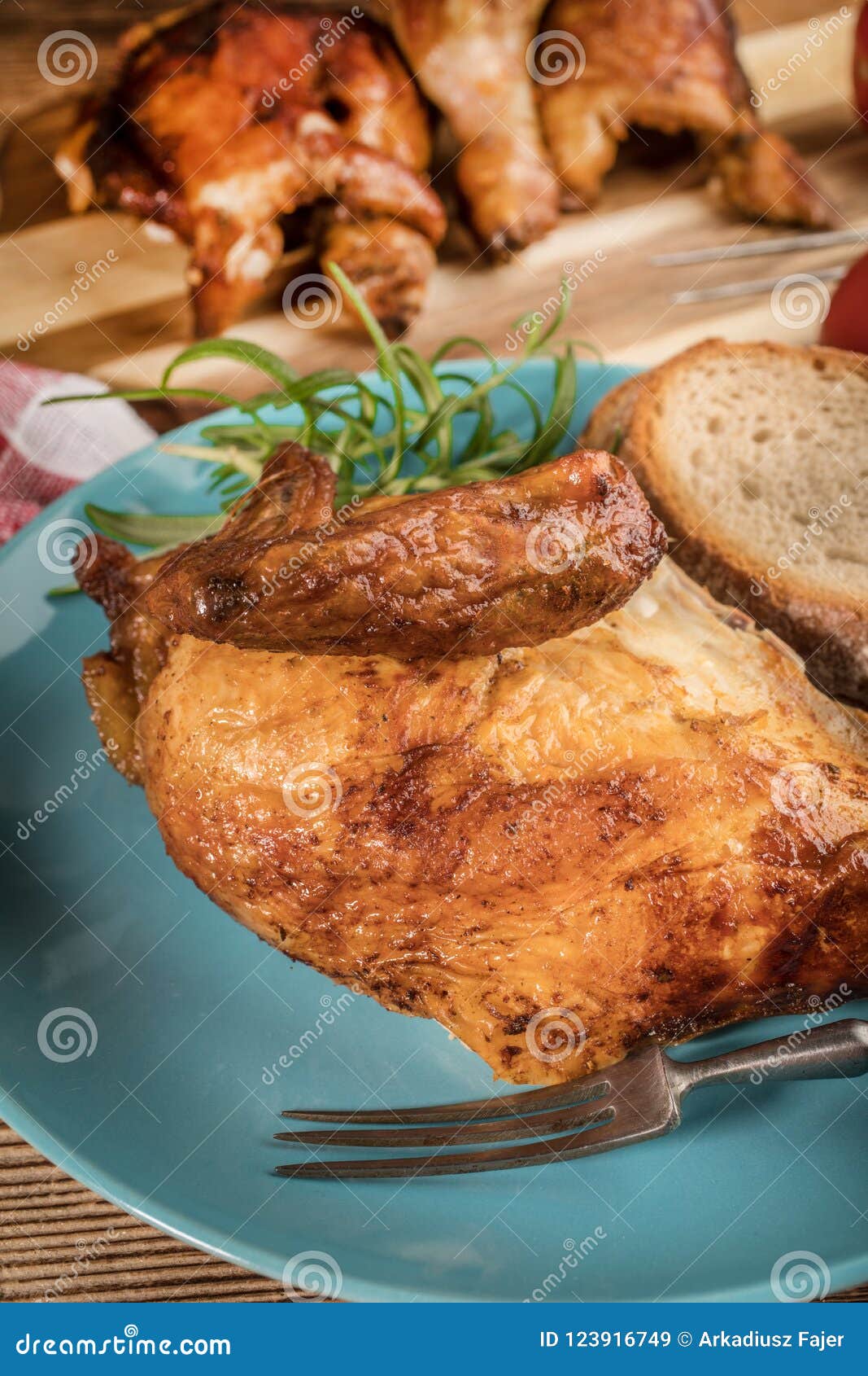 Partes de frango assado imagem de stock. Imagem de assado - 123916749