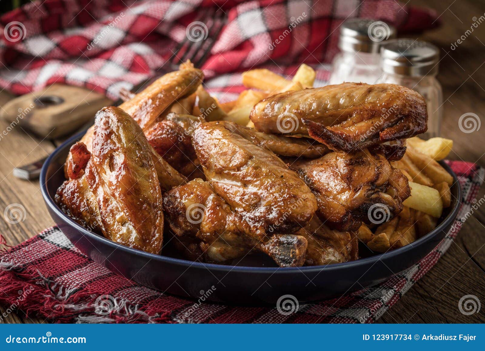 Partes de frango assado foto de stock. Imagem de partes - 123917734