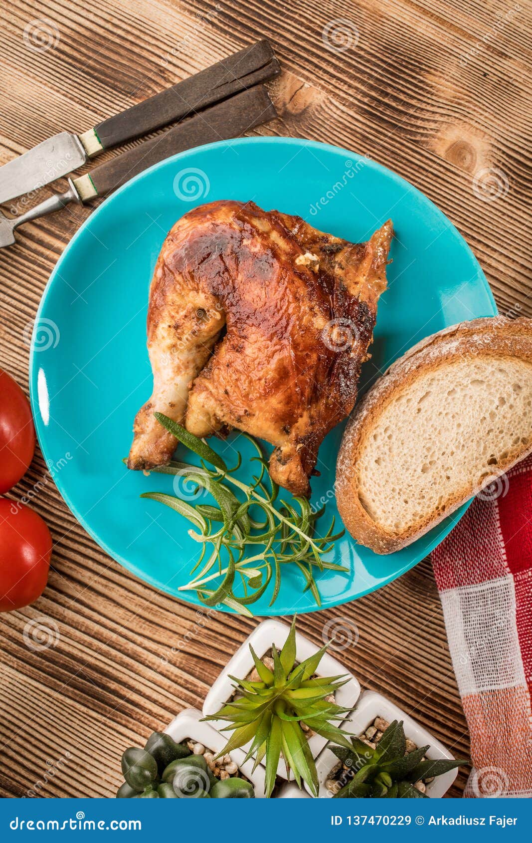 Partes de frango assado imagem de stock. Imagem de vista - 137470229