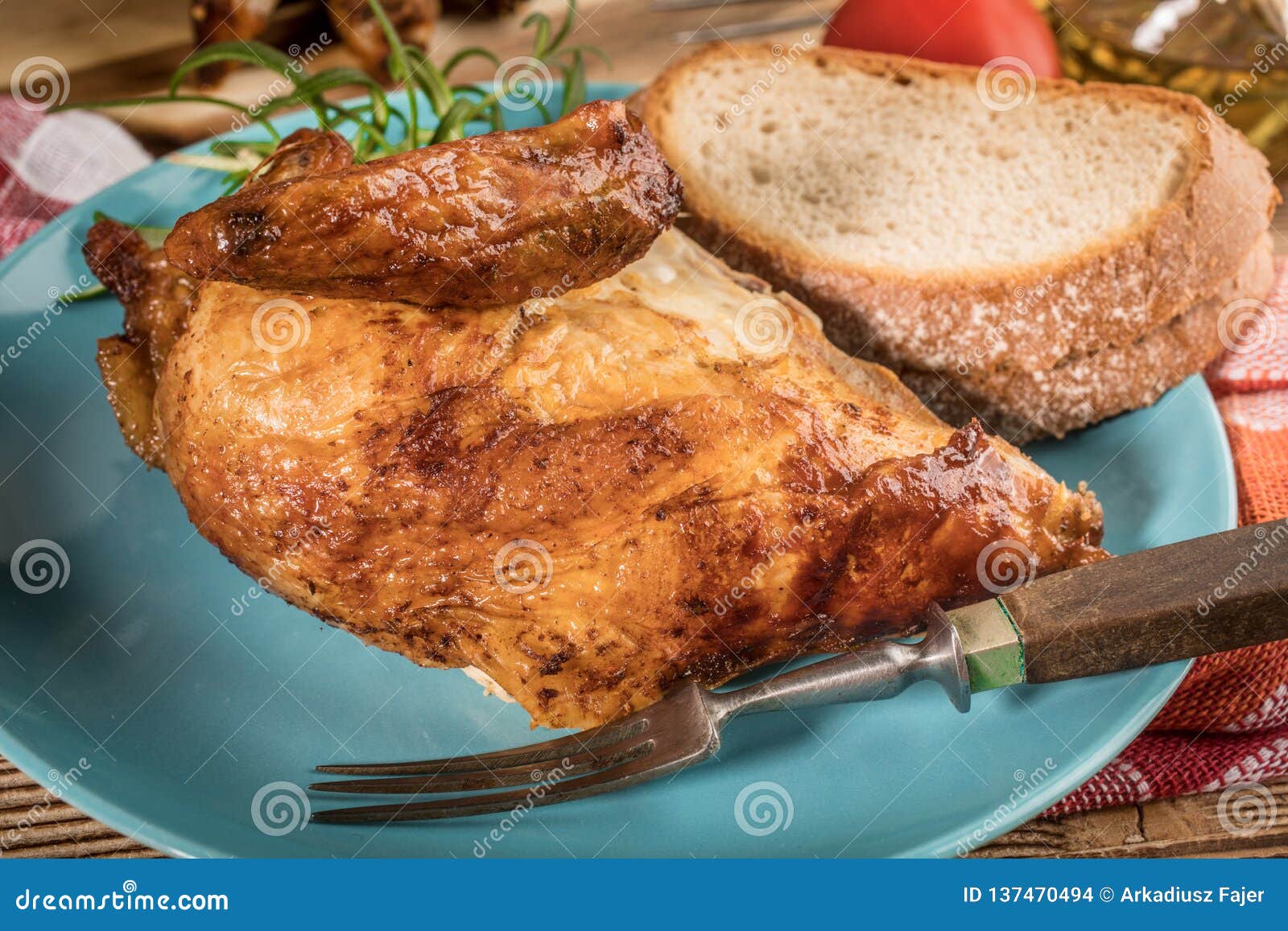 Partes de frango assado foto de stock. Imagem de churrasco - 137470494