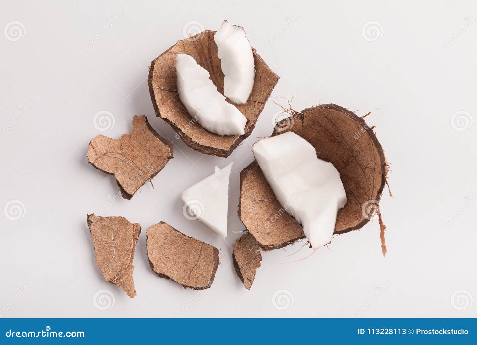 Partes Do Coco Em Um Fundo Branco Imagem de Stock - Imagem de alimento ...