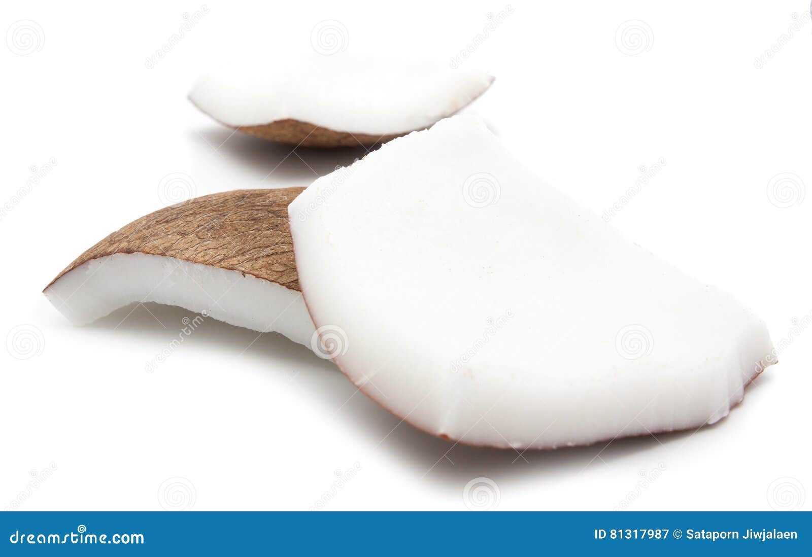 Partes do coco isoladas imagem de stock. Imagem de alimento - 81317987