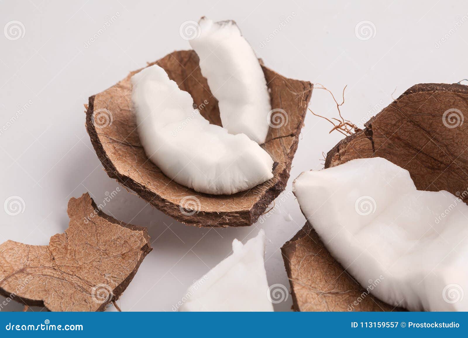 Partes Do Coco Isoladas Em Um Fundo Branco Imagem de Stock - Imagem de ...