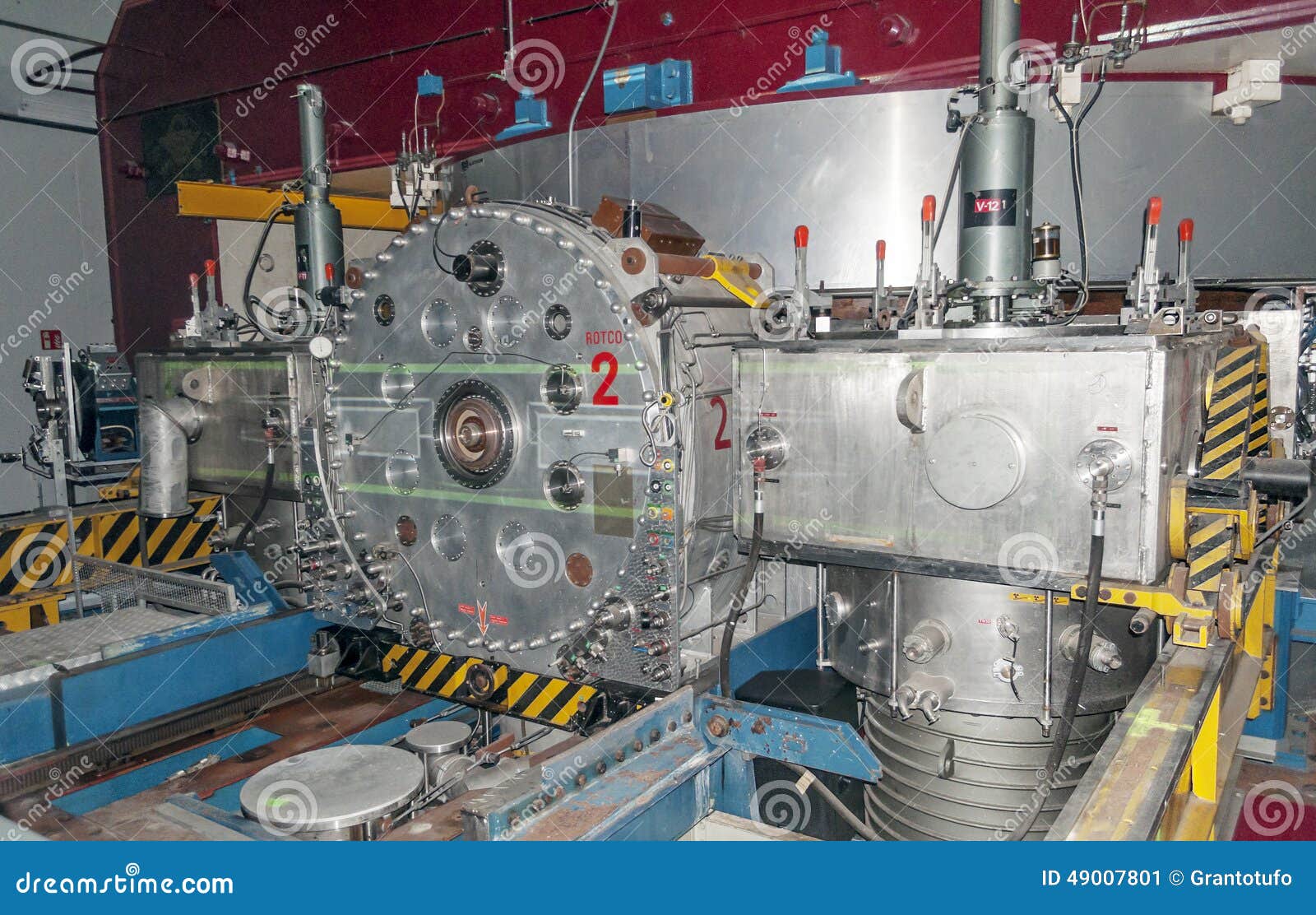 Particle Accelerator at CERN Editorial Photo - Image of beam, diamond ...