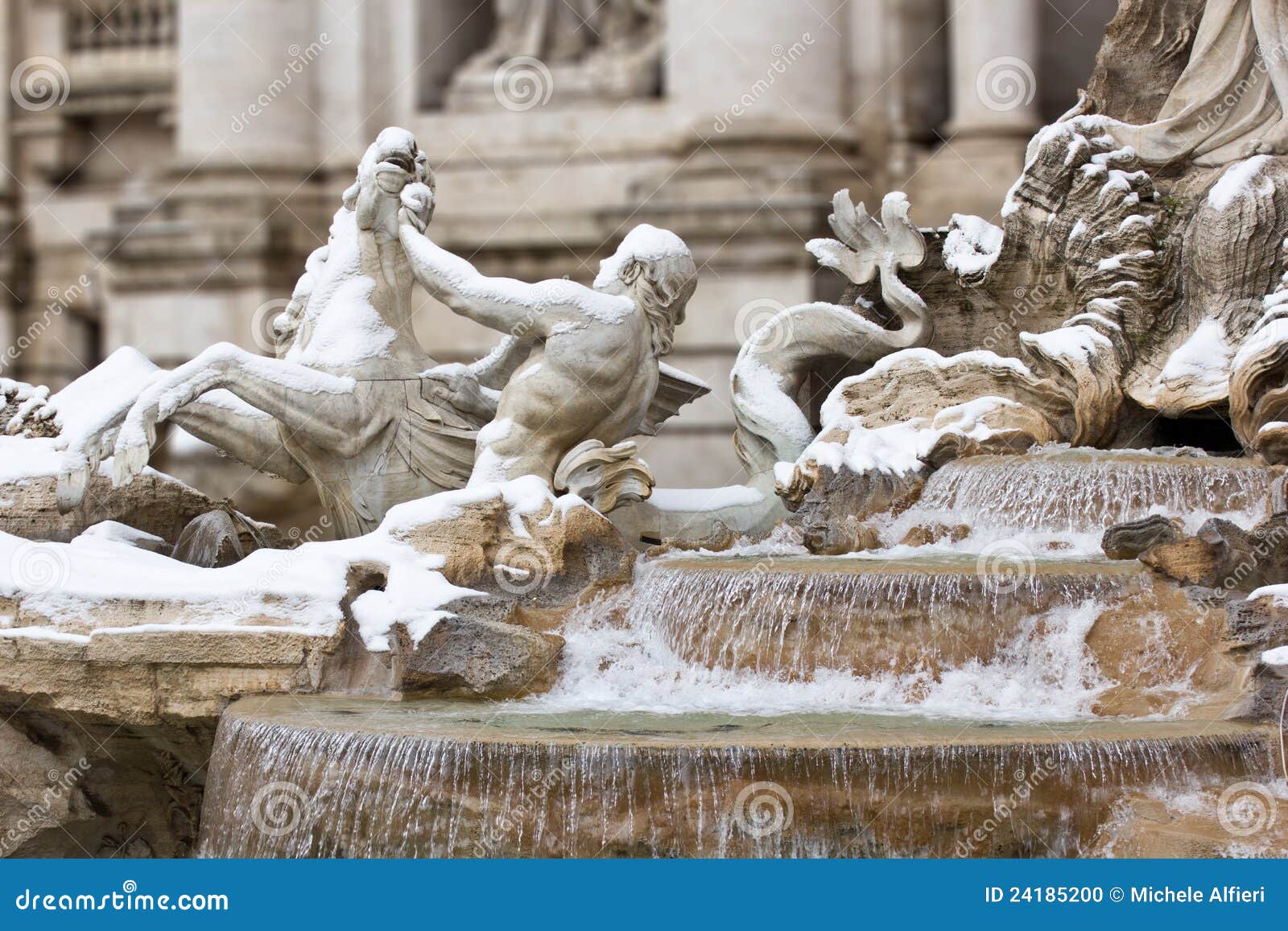 Particolare Della Fontana Di Trevi a Roma. Fotografia Stock - Immagine ...