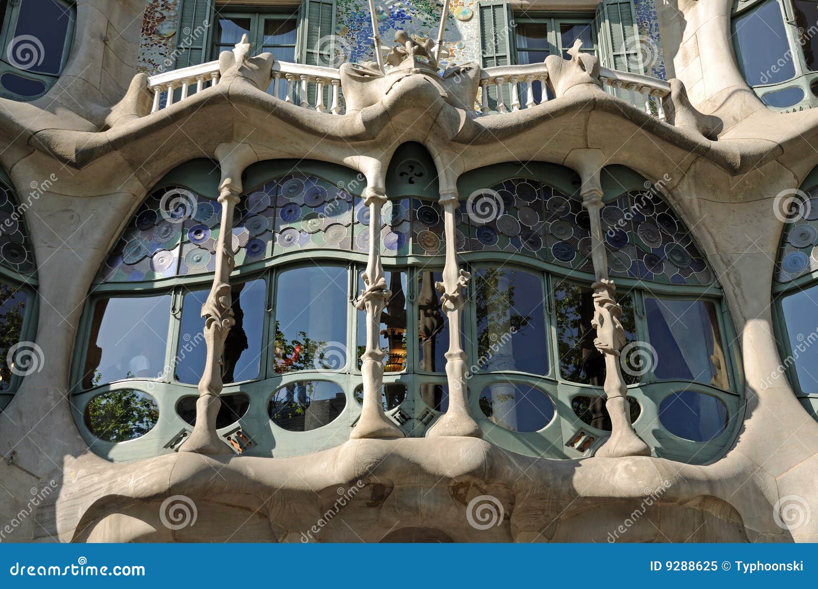 Particolare Delle Case Batllo, Barcellona Immagine Editoriale ...