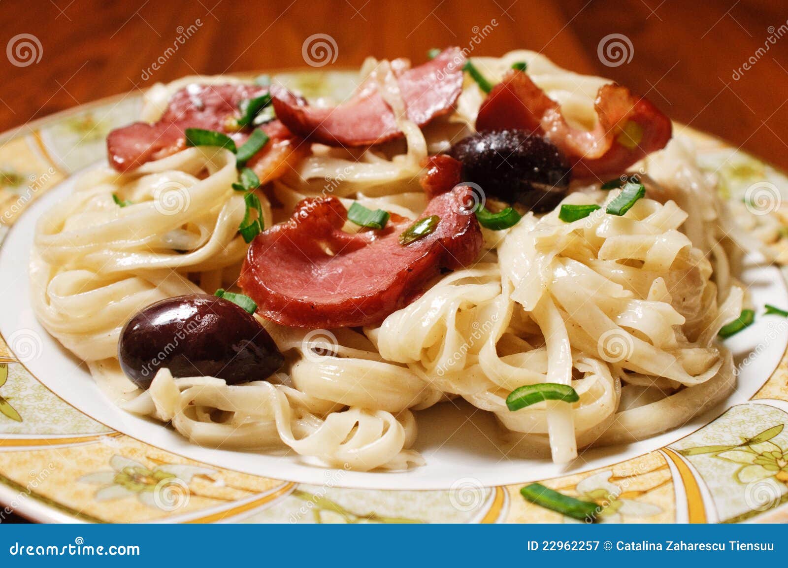 Particolare Di Un Piatto Della Pasta Immagine Stock - Immagine di verde ...