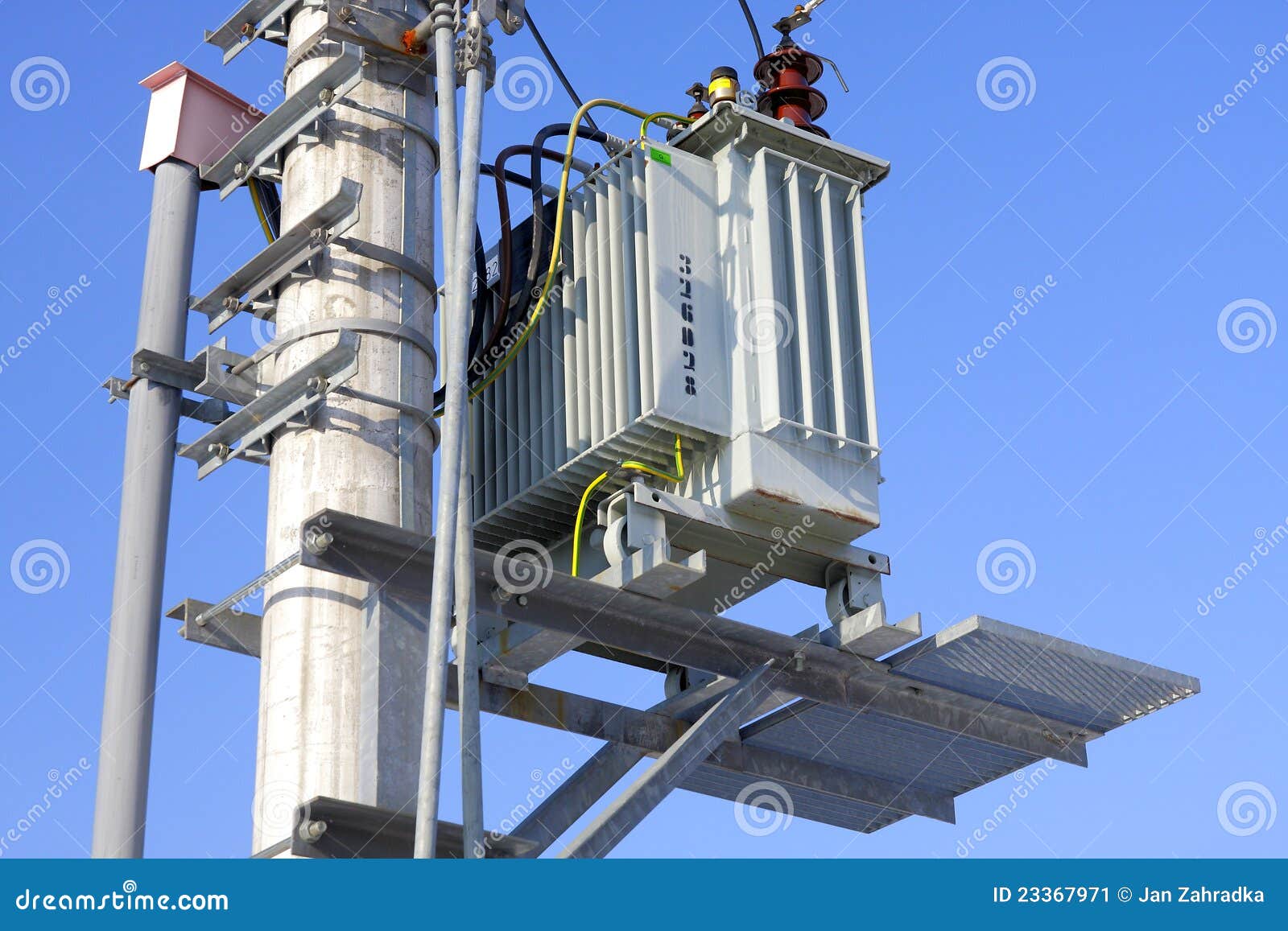 Particolare Di Un Trasformatore Di Tensione Immagine Stock - Immagine ...