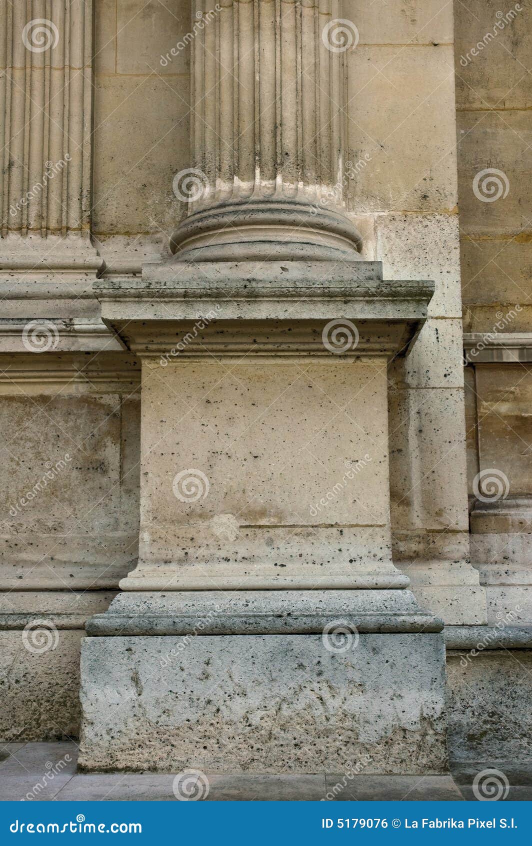 Particolare Di Una Base Della Colonna Sulla Feritoia Fotografia Stock ...