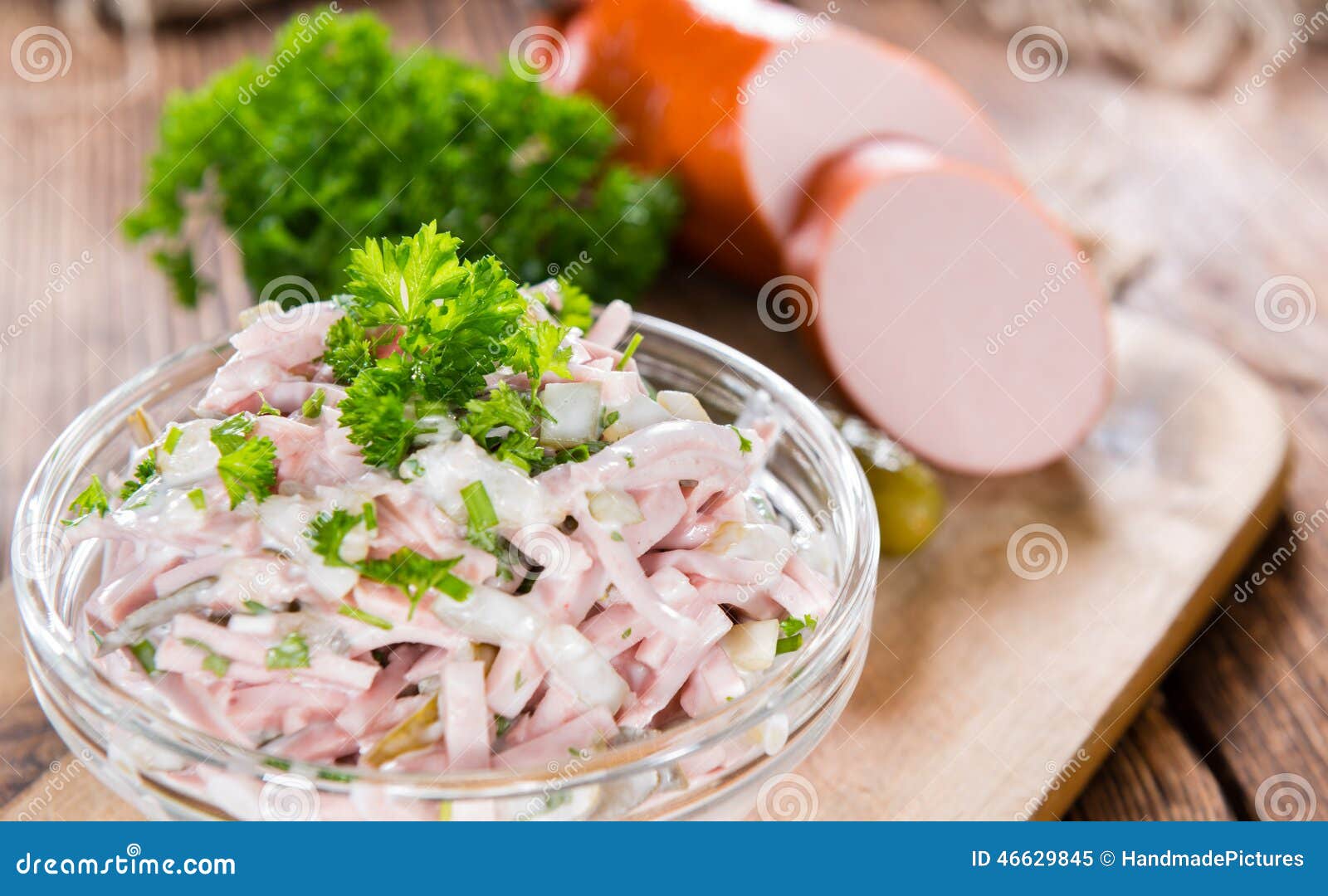 Partie De Salade Faite Maison De Viande Image stock - Image du cuvette ...