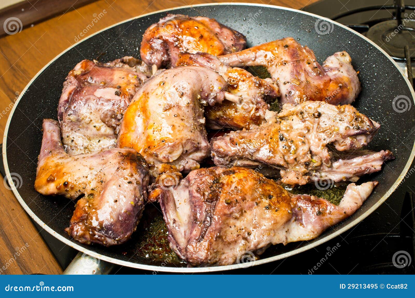 Parties Du Lapin Sur Le Carter Image stock - Image du rôti, nourriture ...