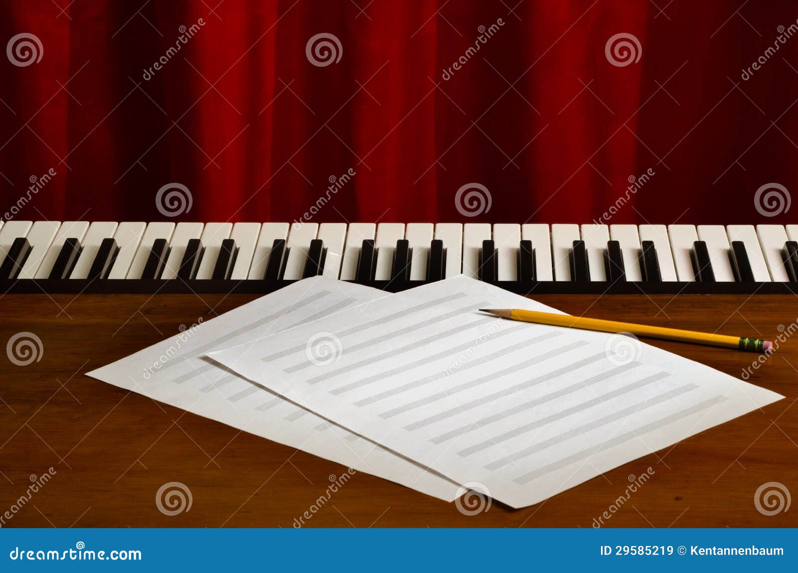 Partitura En Blanco En Piano Imagen de archivo - Imagen de cortina ...