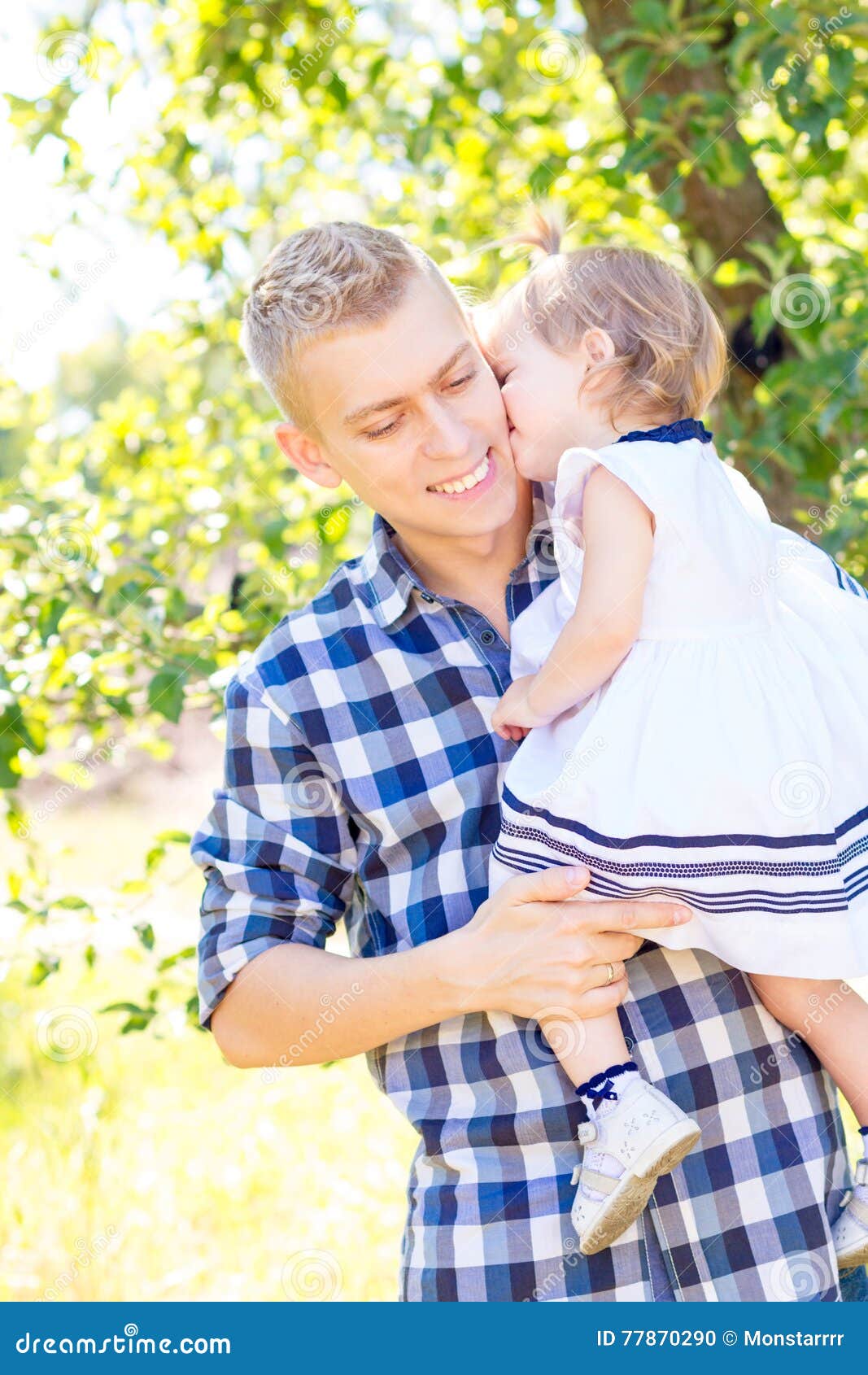 Partrait Van Vader En Dochter Stock Foto - Image of vrijetijdsbesteding ...