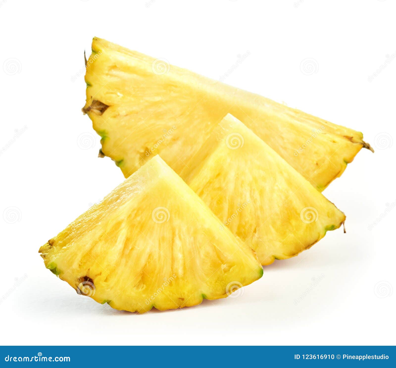 Parts d'ananas d'isolement photo stock. Image du régime - 123616910