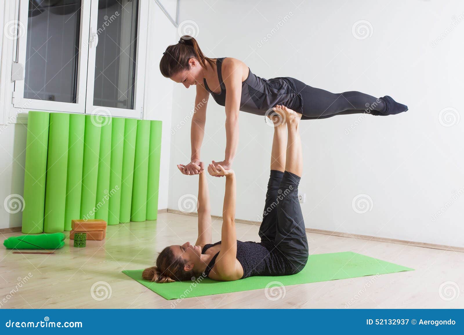 Paryoga fotografering för bildbyråer. Bild av muskulöst - 52132937