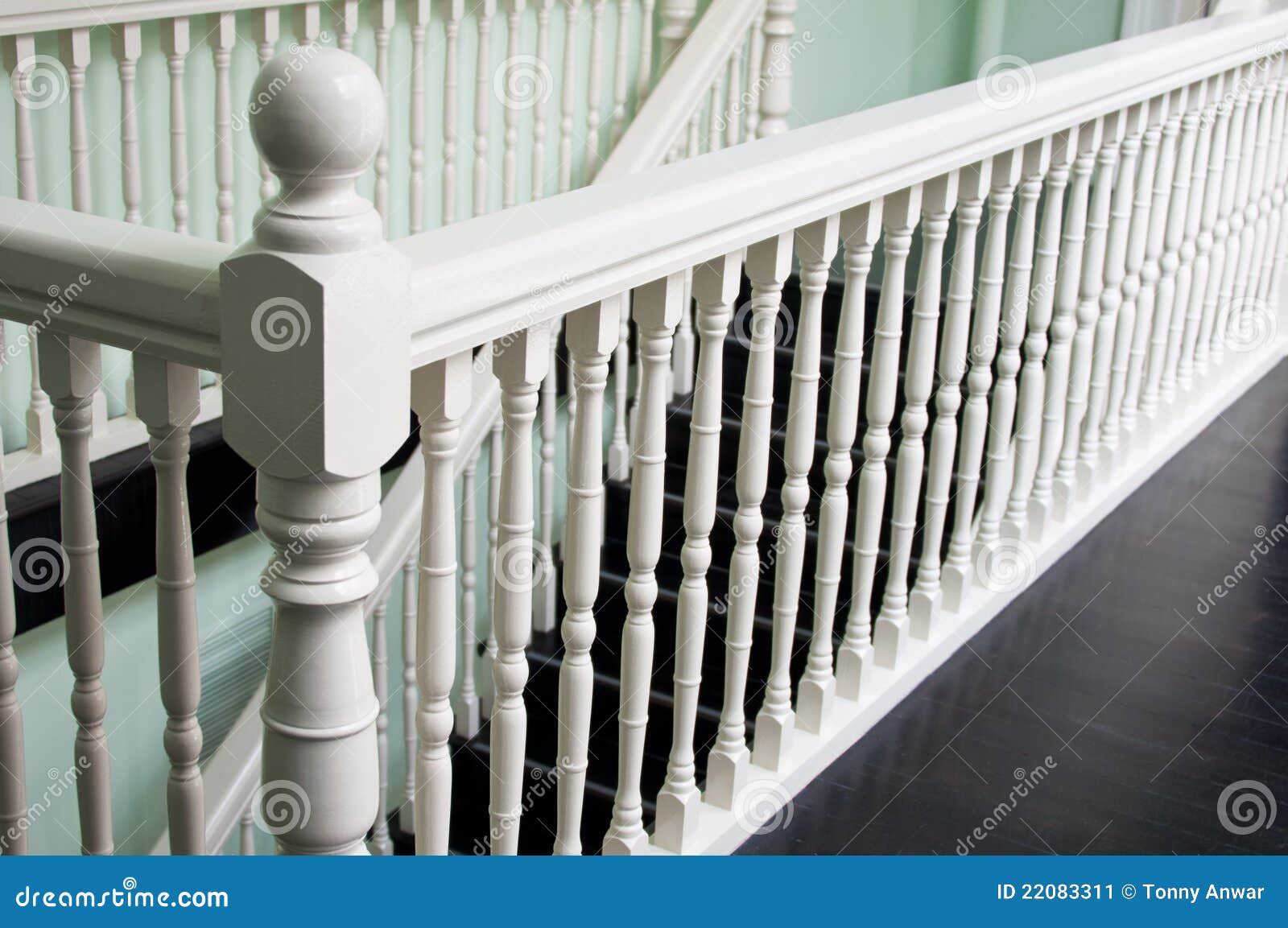 Pasamano de madera imagen de archivo. Imagen de elegante - 22083311