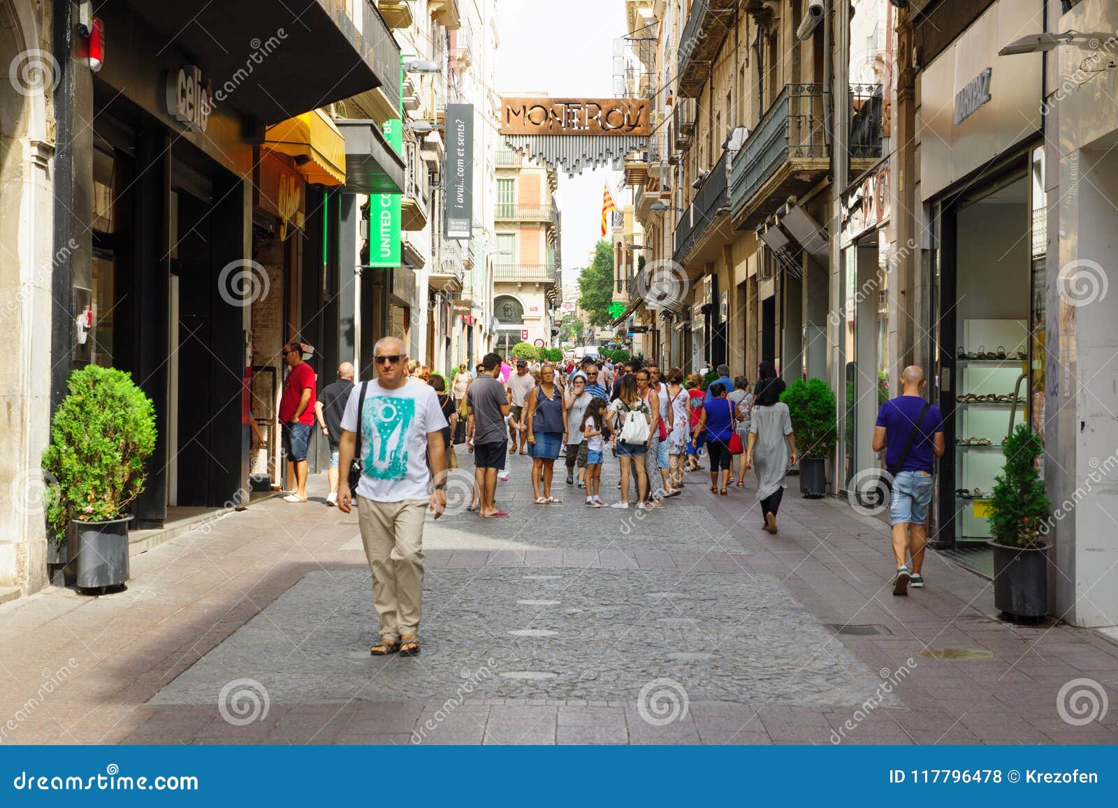 Paseo Alrededor De La Ciudad De Reus Foto de archivo editorial - Imagen ...