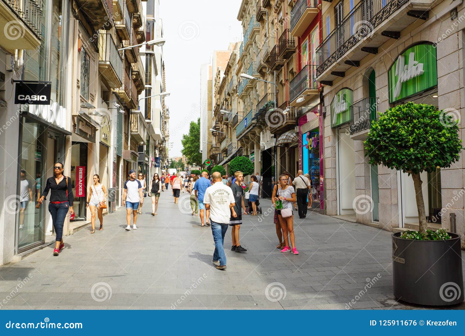 Paseo Alrededor De La Ciudad De Reus Foto editorial - Imagen de cultura ...
