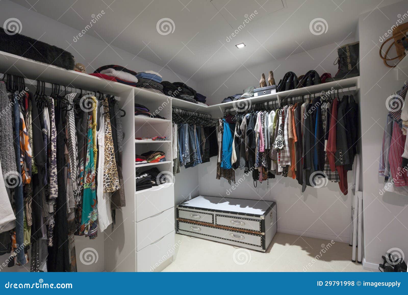 Paseo en guardarropa foto de archivo. Imagen de sitio - 29791998