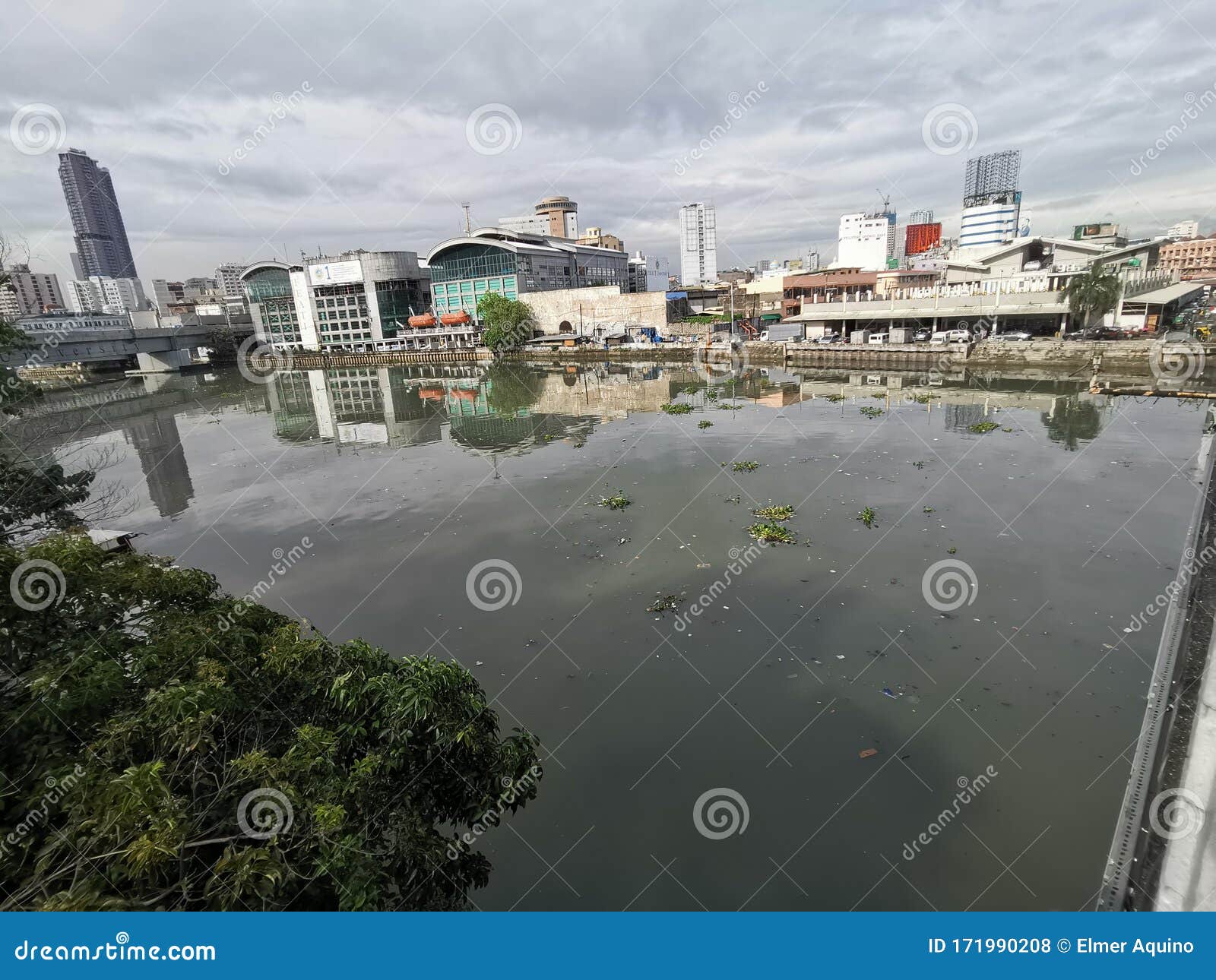 Pasig River Passing Rockwell & Makati In Manila Philippines Editorial ...