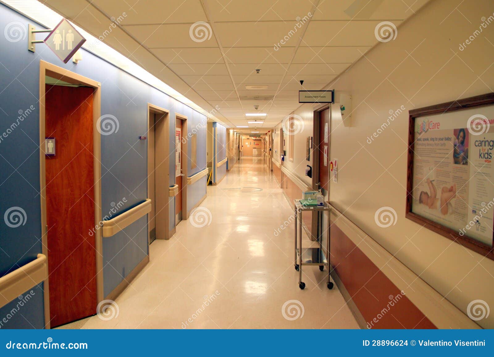 Pasillo del hospital imagen de archivo editorial. Imagen de moderno ...